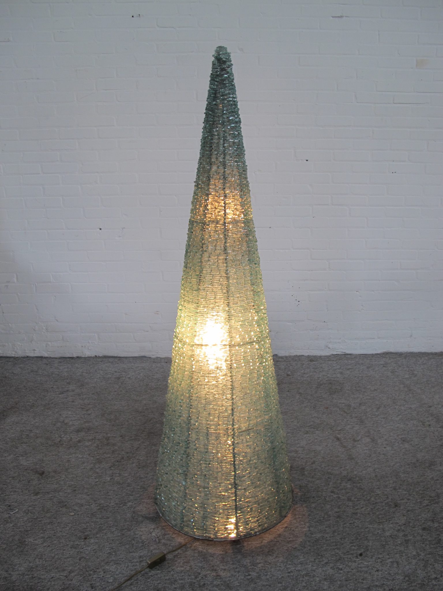 Vloerlamp brutalist Franse glas scherven piramide lamp jaren 70 ...